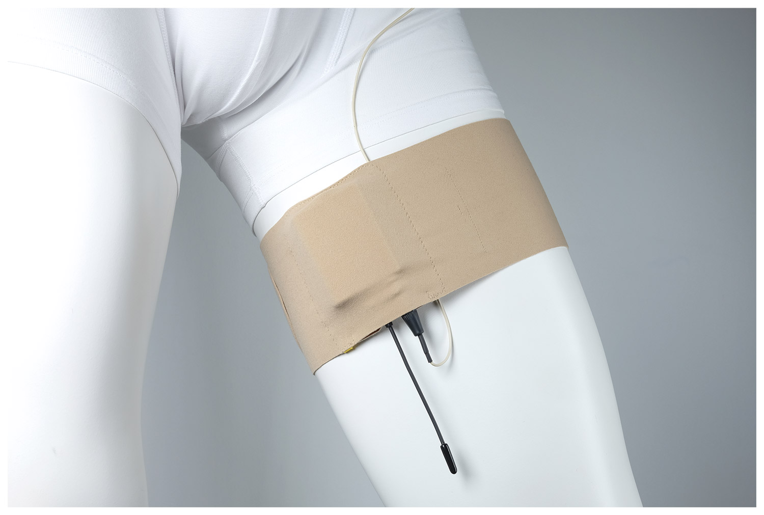 URSA STRAPS THIGH STRAP Vertical pouch, 63 x 10cm, non-slip, black